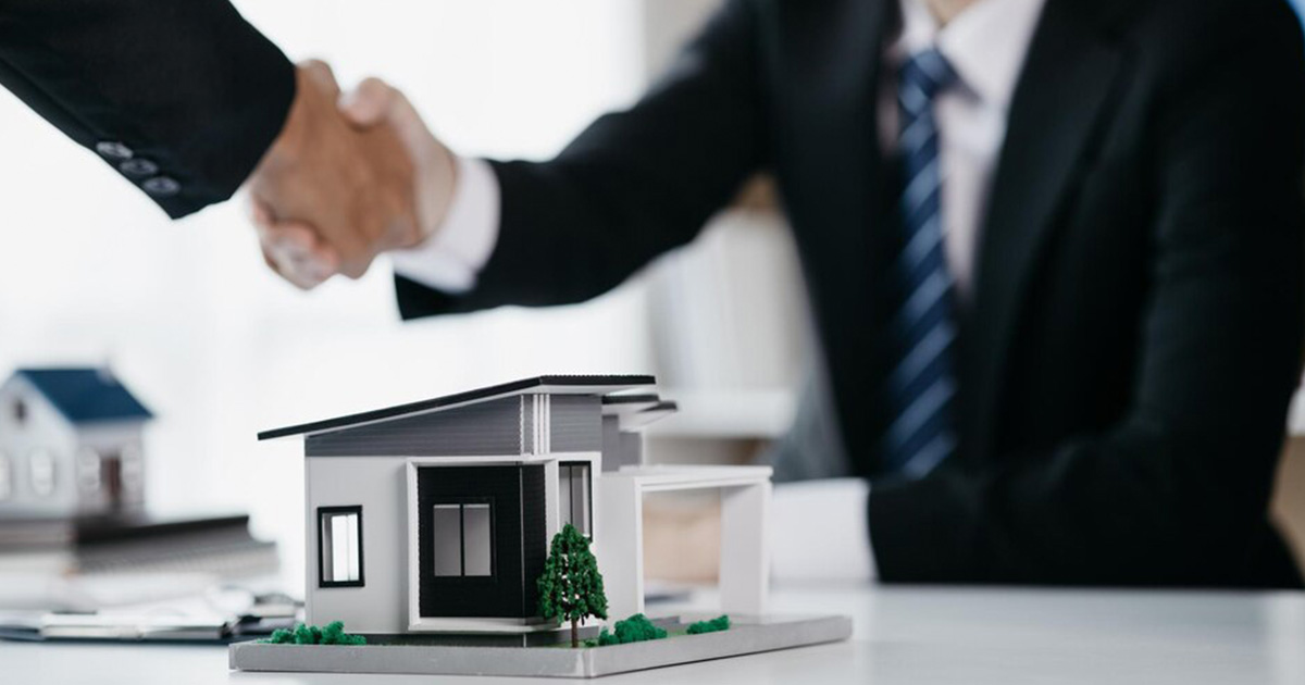 Who owns the property in Florida when there is a mortgage?